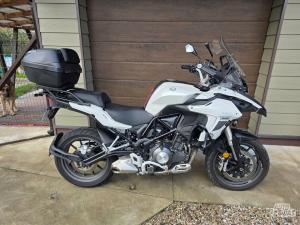 White Benelli TRK 502X 2021 in Pasvalys, with an engine capacity of 0.50 L and mileage of 19 thousand km for 2199 €, photo 3 on AUTOMOTO.COM.LV