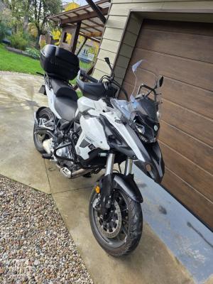 White Benelli TRK 502X 2021 in Pasvalys, with an engine capacity of 0.50 L and mileage of 19 thousand km for 2199 €, photo 4 on AUTOMOTO.COM.LV