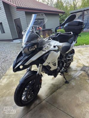 White Benelli TRK 502X 2021 in Pasvalys, with an engine capacity of 0.50 L and mileage of 19 thousand km for 2199 €, photo 9 on AUTOMOTO.COM.LV
