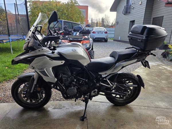 White Benelli TRK 502X 2021 in Pasvalys, with an engine capacity of 0.50 L and mileage of 19 thousand km for 2199 €, photo 11 on AUTOMOTO.COM.LV
