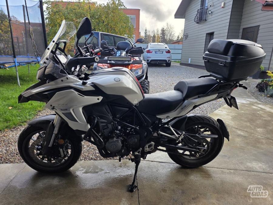 White Benelli TRK 502X 2021 in Pasvalys, with an engine capacity of 0.50 L and mileage of 19 thousand km for 2199 €, photo 11 on AUTOMOTO.COM.LV
