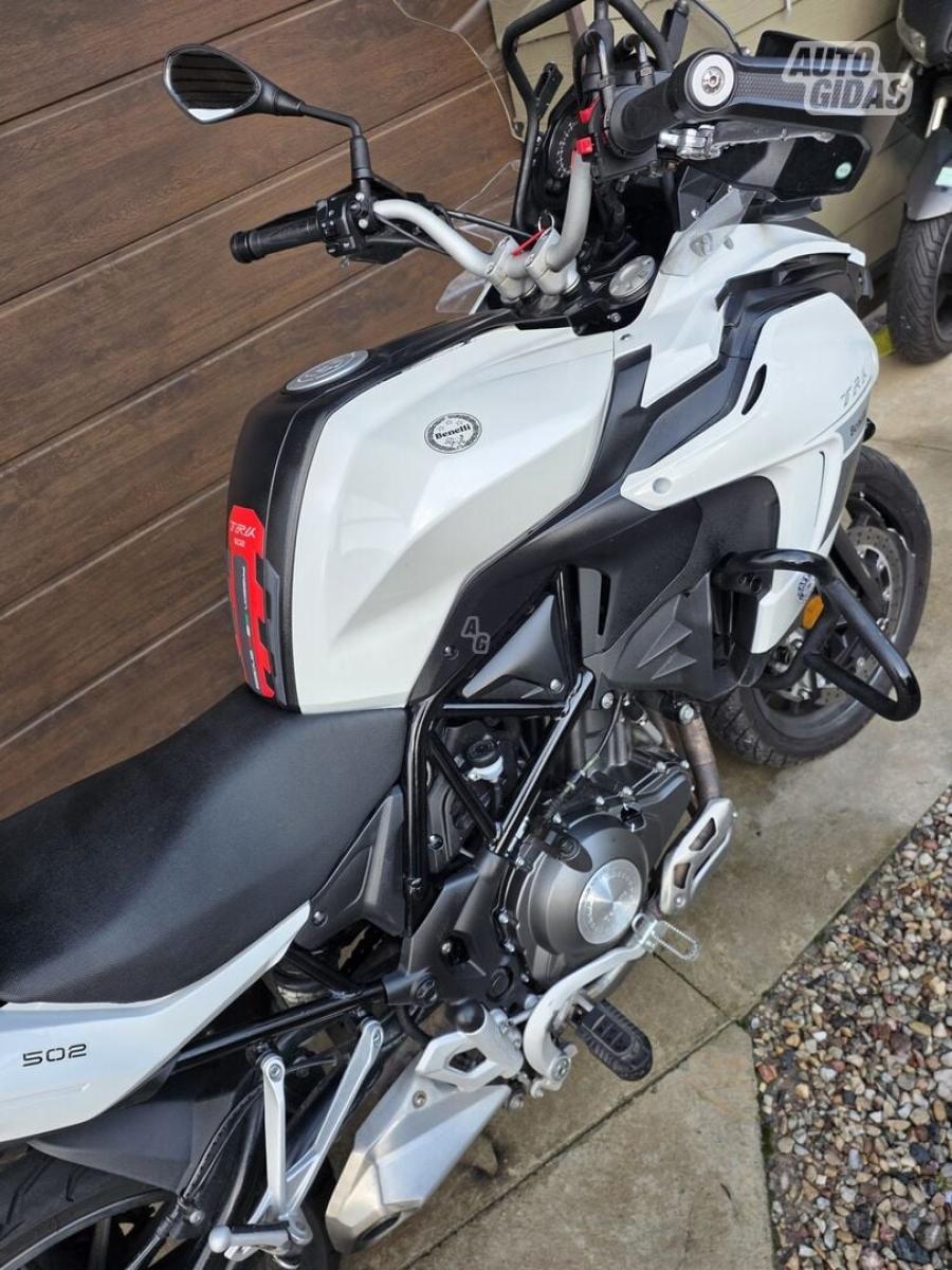 White Benelli TRK 502X 2021 in Pasvalys, with an engine capacity of 0.50 L and mileage of 19 thousand km for 2199 €, photo 14 on AUTOMOTO.COM.LV