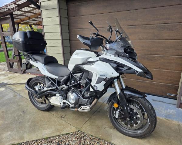 White Benelli TRK 502X 2021 in Pasvalys, with an engine capacity of 0.50 L and mileage of 19 thousand km for 2199 €, photo 1 on AUTOMOTO.COM.LV