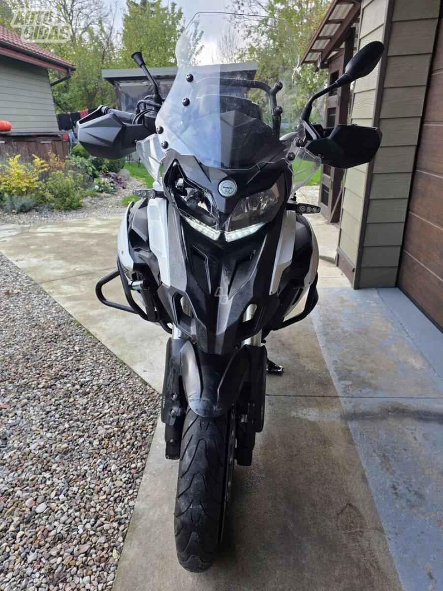 White Benelli TRK 502X 2021 in Pasvalys, with an engine capacity of 0.50 L and mileage of 19 thousand km for 2199 €, photo 5 on AUTOMOTO.COM.LV