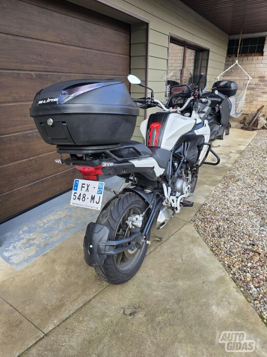 White Benelli TRK 502X 2021 in Pasvalys, with an engine capacity of 0.50 L and mileage of 19 thousand km for 2199 €, photo 7 on AUTOMOTO.COM.LV