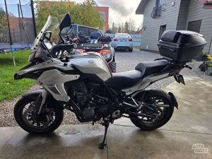 White Benelli TRK 502X 2021 in Pasvalys, with an engine capacity of 0.50 L and mileage of 19 thousand km for 2199 €, photo 11 on AUTOMOTO.COM.LV