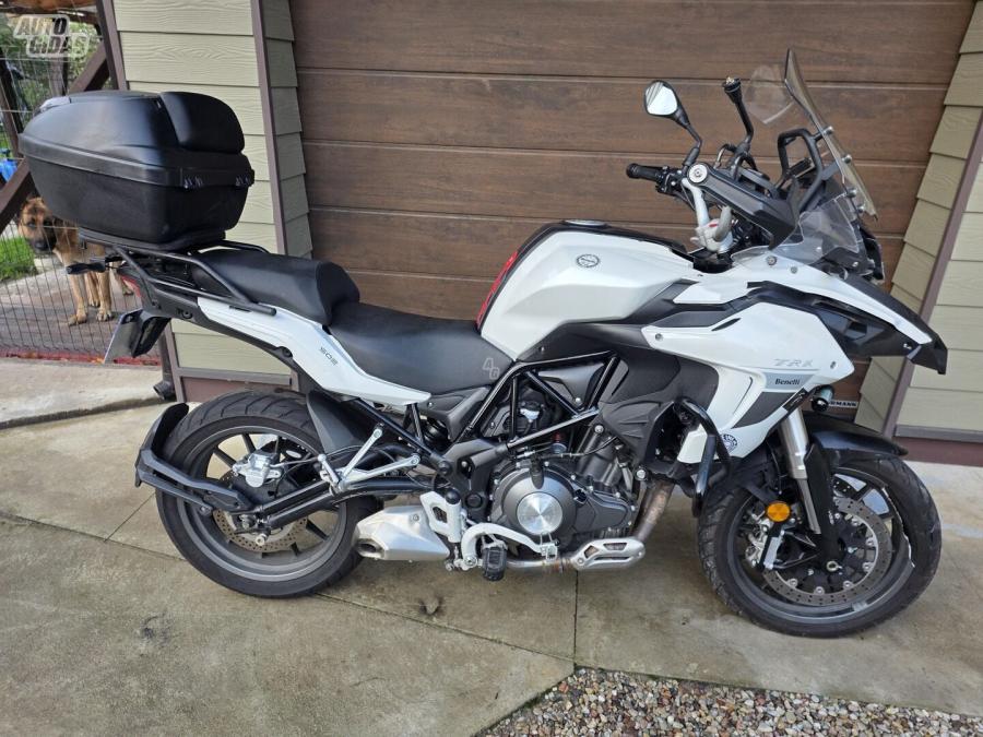 White Benelli TRK 502X 2021 in Pasvalys, with an engine capacity of 0.50 L and mileage of 19 thousand km for 2199 €, photo 12 on AUTOMOTO.COM.LV