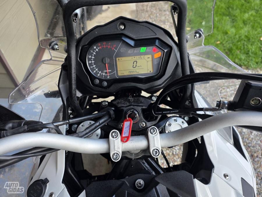 White Benelli TRK 502X 2021 in Pasvalys, with an engine capacity of 0.50 L and mileage of 19 thousand km for 2199 €, photo 16 on AUTOMOTO.COM.LV