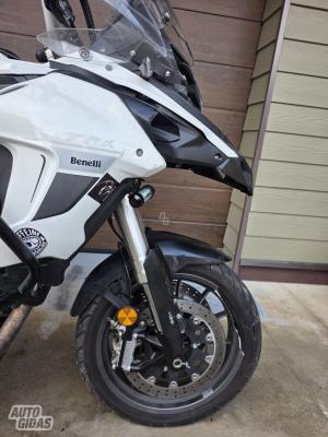 White Benelli TRK 502X 2021 in Pasvalys, with an engine capacity of 0.50 L and mileage of 19 thousand km for 2199 €, photo 24 on AUTOMOTO.COM.LV