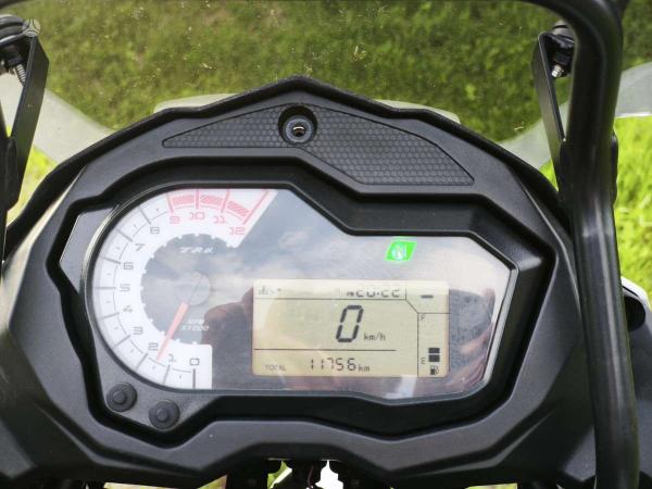 White Benelli TRK 502X 2022 in Vievis, with an engine capacity of 0.50 L and mileage of 12 thousand km for 4100 €, photo 4 on AUTOMOTO.COM.LV