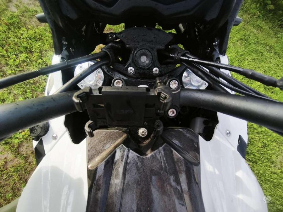 Balts Benelli TRK 502X 2022 Vievis, ar dzinēja tilpumu 0.50 L un nobraukumu 12 tūkst. km par 4100 €, foto 7 vietnē AUTOMOTO.COM.LV