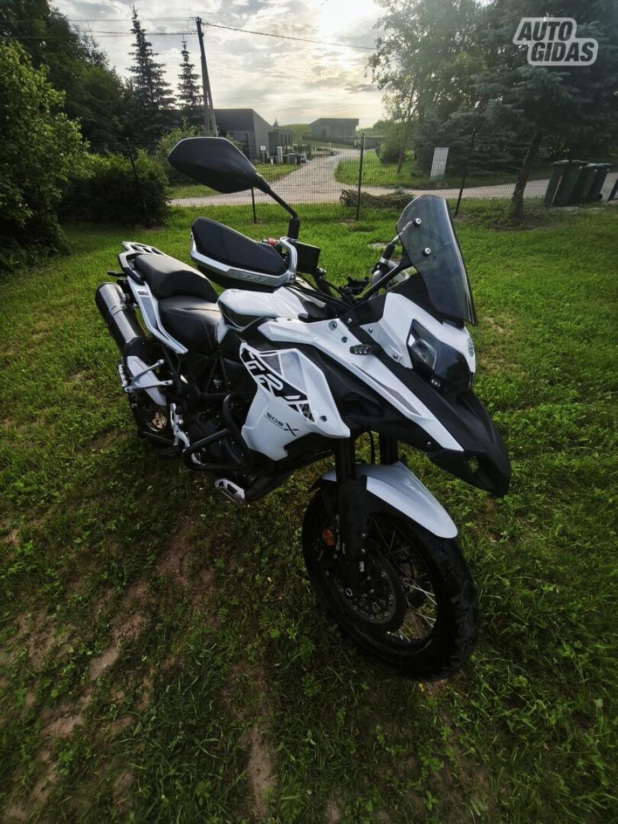 White Benelli TRK 502X 2022 in Vilnius, with an engine capacity of 0.00 L and mileage of 0 thousand km for 3700 €, photo 3 on AUTOMOTO.COM.LV