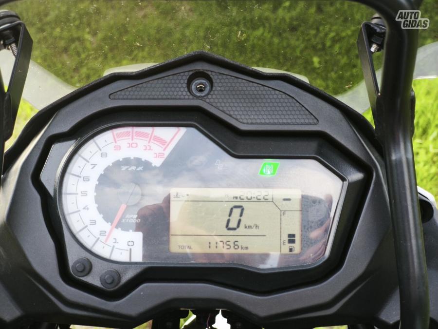 White Benelli TRK 502X 2022 in Vilnius, with an engine capacity of 0.00 L and mileage of 0 thousand km for 3700 €, photo 6 on AUTOMOTO.COM.LV