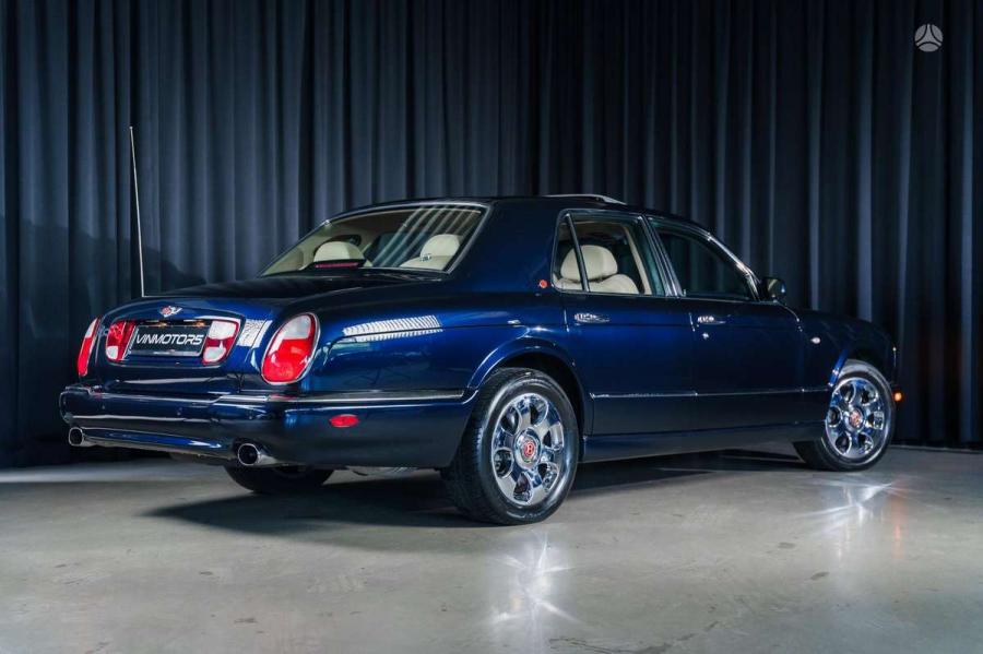 Blue Bentley Arnage 2001 in Vilnius, with an engine capacity of 6.75 L and mileage of 118 thousand km for 36999 €, photo 5 on AUTOMOTO.COM.LV