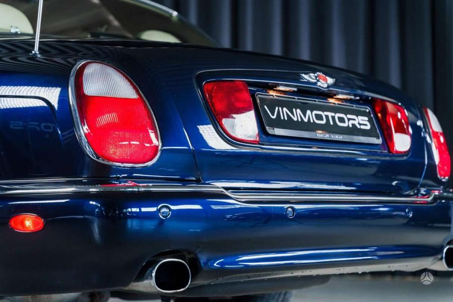 Blue Bentley Arnage 2001 in Vilnius, with an engine capacity of 6.75 L and mileage of 118 thousand km for 36999 €, photo 6 on AUTOMOTO.COM.LV