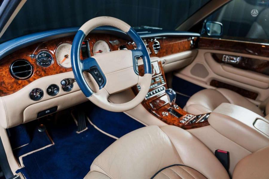 Blue Bentley Arnage 2001 in Vilnius, with an engine capacity of 6.75 L and mileage of 118 thousand km for 36999 €, photo 21 on AUTOMOTO.COM.LV