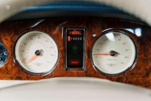 Blue Bentley Arnage 2001 in Vilnius, with an engine capacity of 6.75 L and mileage of 118 thousand km for 36999 €, photo 24 on AUTOMOTO.COM.LV