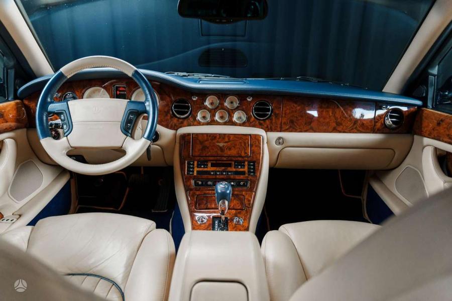 Blue Bentley Arnage 2001 in Vilnius, with an engine capacity of 6.75 L and mileage of 118 thousand km for 36999 €, photo 25 on AUTOMOTO.COM.LV