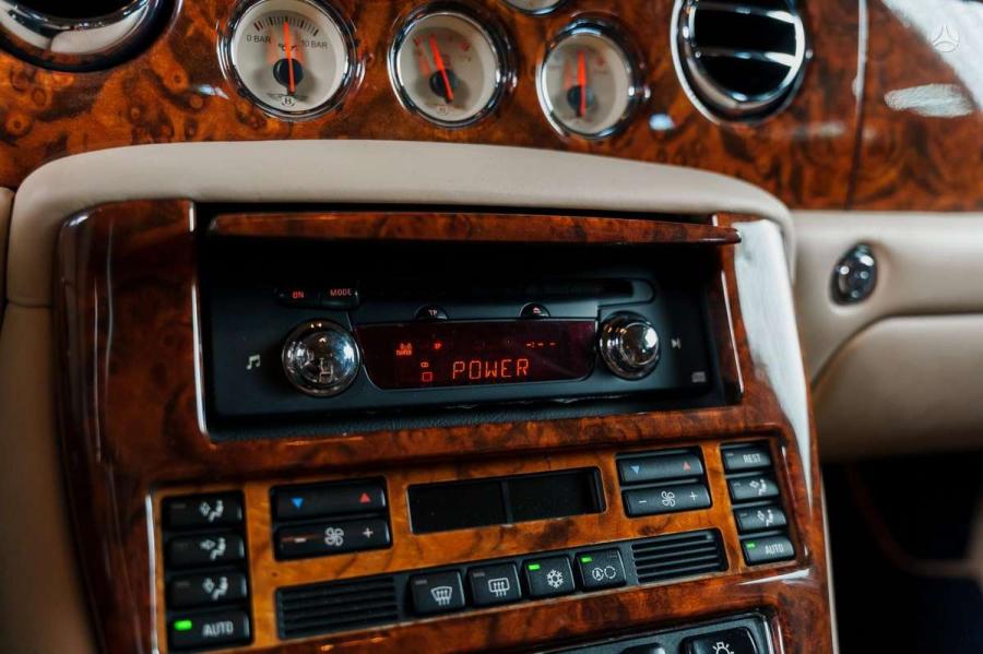 Blue Bentley Arnage 2001 in Vilnius, with an engine capacity of 6.75 L and mileage of 118 thousand km for 36999 €, photo 28 on AUTOMOTO.COM.LV