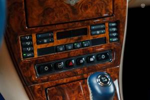 Blue Bentley Arnage 2001 in Vilnius, with an engine capacity of 6.75 L and mileage of 118 thousand km for 36999 €, photo 29 on AUTOMOTO.COM.LV