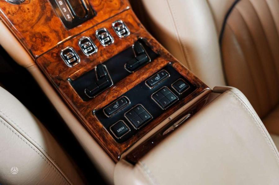 Blue Bentley Arnage 2001 in Vilnius, with an engine capacity of 6.75 L and mileage of 118 thousand km for 36999 €, photo 31 on AUTOMOTO.COM.LV