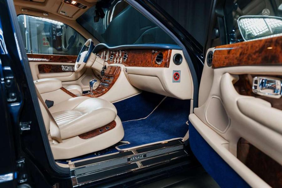 Blue Bentley Arnage 2001 in Vilnius, with an engine capacity of 6.75 L and mileage of 118 thousand km for 36999 €, photo 32 on AUTOMOTO.COM.LV
