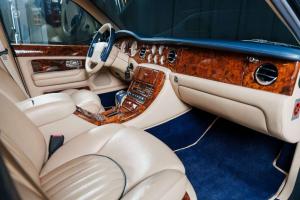 Blue Bentley Arnage 2001 in Vilnius, with an engine capacity of 6.75 L and mileage of 118 thousand km for 36999 €, photo 33 on AUTOMOTO.COM.LV