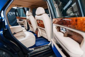 Blue Bentley Arnage 2001 in Vilnius, with an engine capacity of 6.75 L and mileage of 118 thousand km for 36999 €, photo 34 on AUTOMOTO.COM.LV