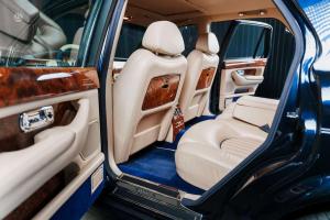 Blue Bentley Arnage 2001 in Vilnius, with an engine capacity of 6.75 L and mileage of 118 thousand km for 36999 €, photo 35 on AUTOMOTO.COM.LV