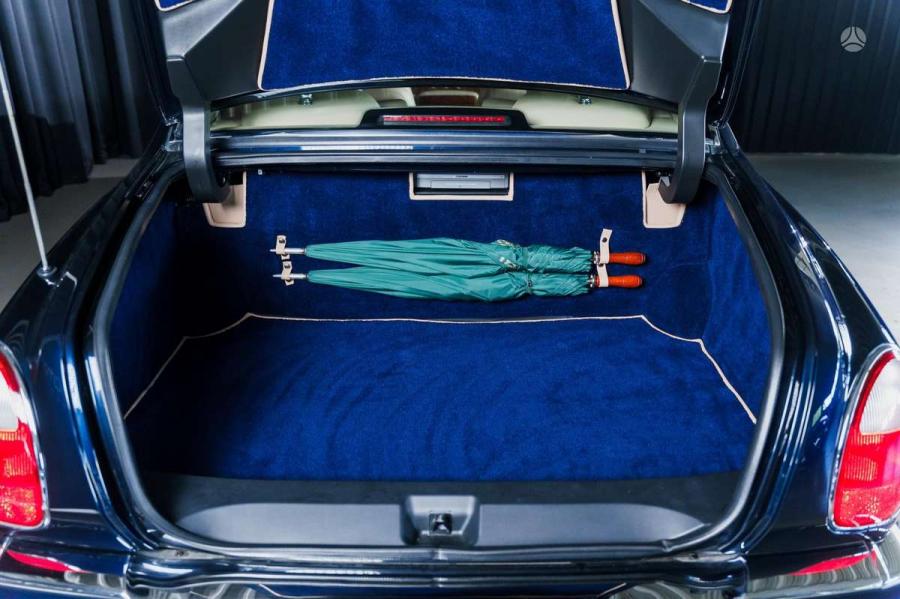 Blue Bentley Arnage 2001 in Vilnius, with an engine capacity of 6.75 L and mileage of 118 thousand km for 36999 €, photo 37 on AUTOMOTO.COM.LV