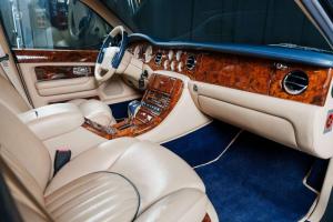 Blue Bentley Arnage 2001 in Vilnius, with an engine capacity of 6.75 L and mileage of 118 thousand km for 36999 €, photo 64 on AUTOMOTO.COM.LV