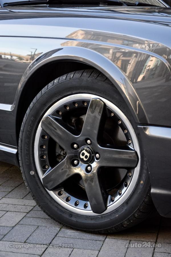 Pelēks Bentley Arnage 2005 Tallina, ar dzinēja tilpumu 6.80 L un nobraukumu 41 tūkst. km par 56000 €, foto 11 vietnē AUTOMOTO.COM.LV