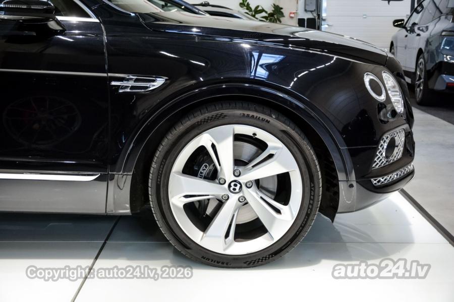 Melns Bentley Bentayga 2017 Tallina, ar dzinēja tilpumu 6.00 L un nobraukumu 144 tūkst. km par 94000 €, foto 7 vietnē AUTOMOTO.COM.LV