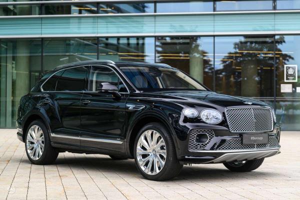 Melns Bentley Bentayga 2022 Viļņa, ar dzinēja tilpumu 4.00 L un nobraukumu 43 tūkst. km par 152000 €, foto 3 vietnē AUTOMOTO.COM.LV