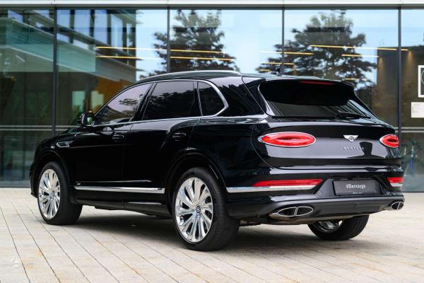 Melns Bentley Bentayga 2022 Viļņa, ar dzinēja tilpumu 4.00 L un nobraukumu 43 tūkst. km par 152000 €, foto 6 vietnē AUTOMOTO.COM.LV