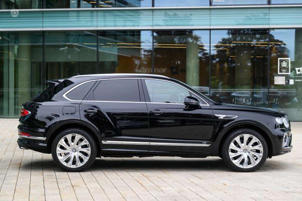 Melns Bentley Bentayga 2022 Viļņa, ar dzinēja tilpumu 4.00 L un nobraukumu 43 tūkst. km par 152000 €, foto 8 vietnē AUTOMOTO.COM.LV