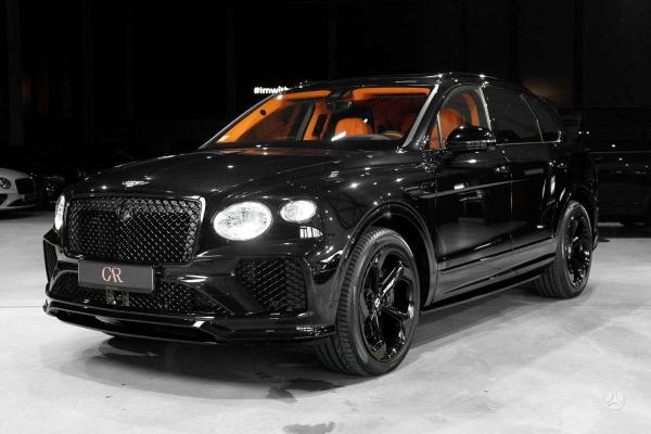 Melns Bentley Bentayga 2024 Rīga, ar dzinēja tilpumu 4.00 L un nobraukumu 2 tūkst. km par 290400 €, foto 1 vietnē AUTOMOTO.COM.LV
