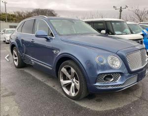 Blue Bentley Bentayga 2017 in Panevezys, with an engine capacity of 5.95 L and mileage of 31 thousand km for 56000 €, photo  on AUTOMOTO.COM.LV