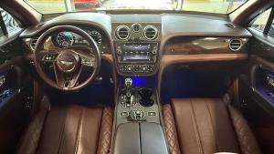 Blue Bentley Bentayga 2019 in Vilnius, with an engine capacity of 4.00 L and mileage of 132 thousand km for 79989 €, photo 11 on AUTOMOTO.COM.LV