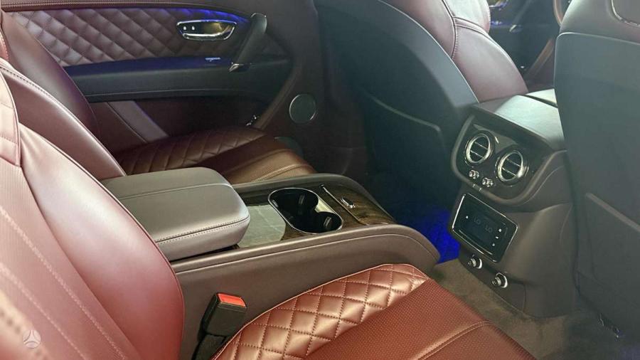 Zils Bentley Bentayga 2019 Viļņa, ar dzinēja tilpumu 4.00 L un nobraukumu 132 tūkst. km par 77777 €, foto 23 vietnē AUTOMOTO.COM.LV