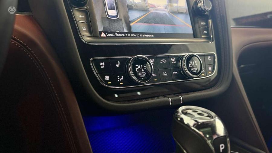 Zils Bentley Bentayga 2019 Viļņa, ar dzinēja tilpumu 4.00 L un nobraukumu 132 tūkst. km par 77777 €, foto 36 vietnē AUTOMOTO.COM.LV