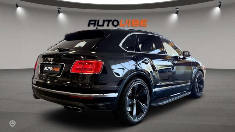Blue Bentley Bentayga 2019 in Vilnius, with an engine capacity of 4.00 L and mileage of 132 thousand km for 77777 €, photo 5 on AUTOMOTO.COM.LV