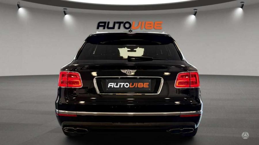 Blue Bentley Bentayga 2019 in Vilnius, with an engine capacity of 4.00 L and mileage of 132 thousand km for 77777 €, photo 6 on AUTOMOTO.COM.LV