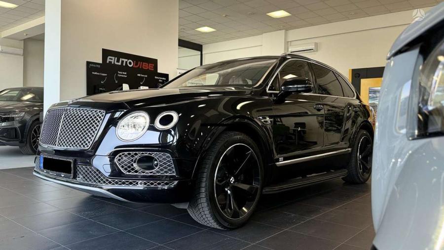 Blue Bentley Bentayga 2019 in Vilnius, with an engine capacity of 4.00 L and mileage of 132 thousand km for 77777 €, photo 9 on AUTOMOTO.COM.LV