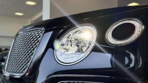 Blue Bentley Bentayga 2019 in Vilnius, with an engine capacity of 4.00 L and mileage of 132 thousand km for 77777 €, photo 10 on AUTOMOTO.COM.LV