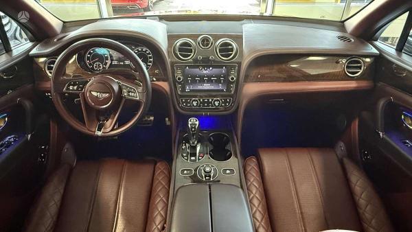 Blue Bentley Bentayga 2019 in Vilnius, with an engine capacity of 4.00 L and mileage of 132 thousand km for 77777 €, photo 10 on AUTOMOTO.COM.LV