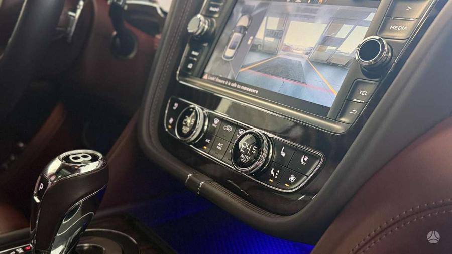 Blue Bentley Bentayga 2019 in Vilnius, with an engine capacity of 4.00 L and mileage of 132 thousand km for 77777 €, photo 12 on AUTOMOTO.COM.LV