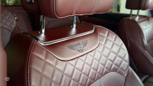 Blue Bentley Bentayga 2019 in Vilnius, with an engine capacity of 4.00 L and mileage of 132 thousand km for 77777 €, photo 14 on AUTOMOTO.COM.LV