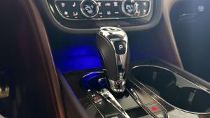 Blue Bentley Bentayga 2019 in Vilnius, with an engine capacity of 4.00 L and mileage of 132 thousand km for 77777 €, photo 16 on AUTOMOTO.COM.LV