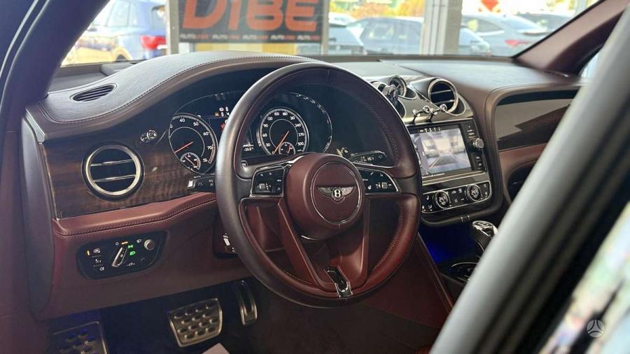 Blue Bentley Bentayga 2019 in Vilnius, with an engine capacity of 4.00 L and mileage of 132 thousand km for 77777 €, photo 22 on AUTOMOTO.COM.LV